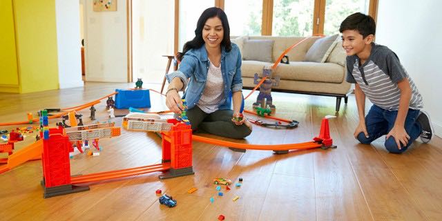 Hot Wheels Track Builder Stunt Bridge Kit Just $28.43 Shipped! Reg $105 ...